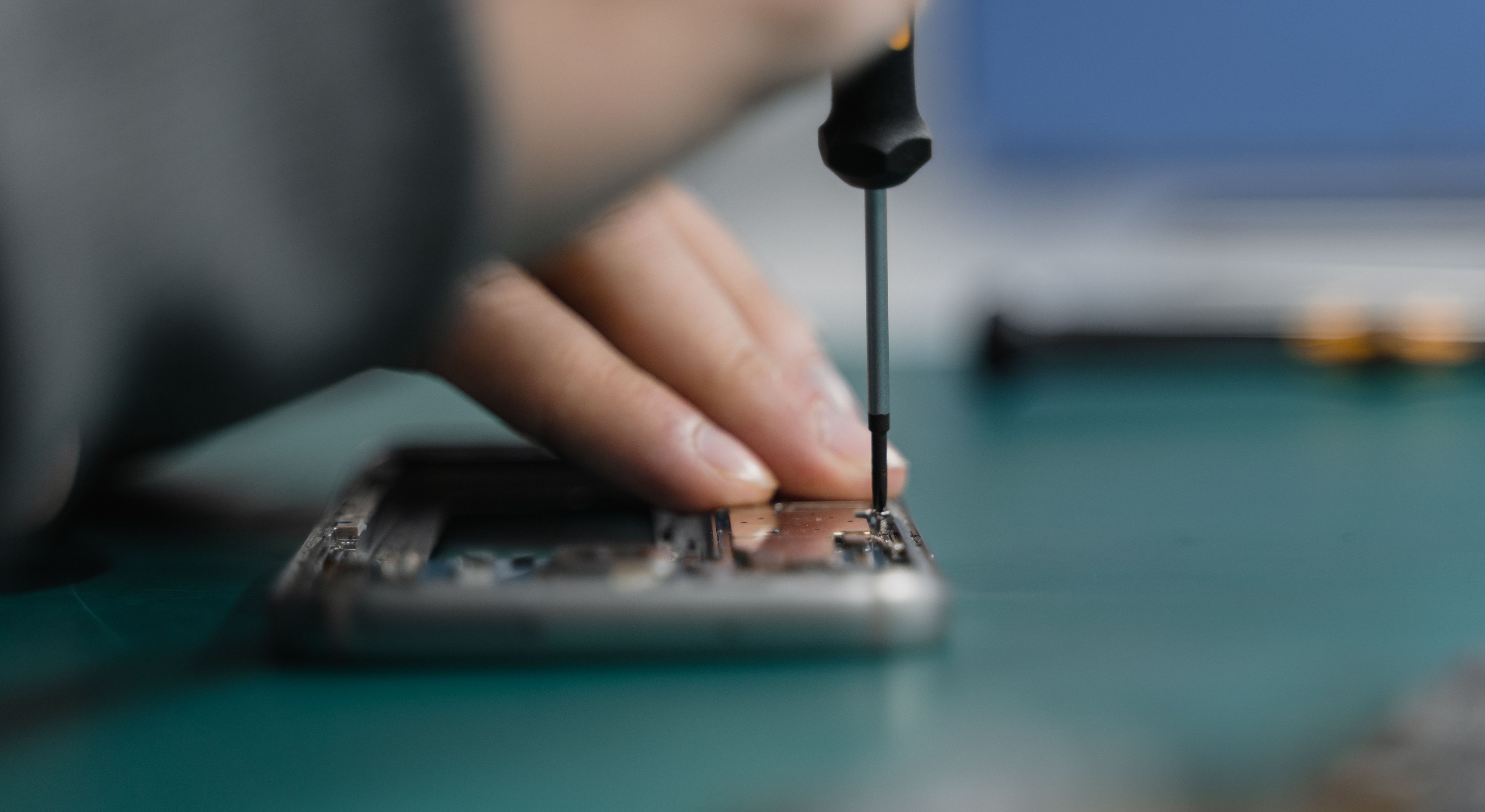 Can a Cracked Phone Screen Get Worse? - The Repair Depot