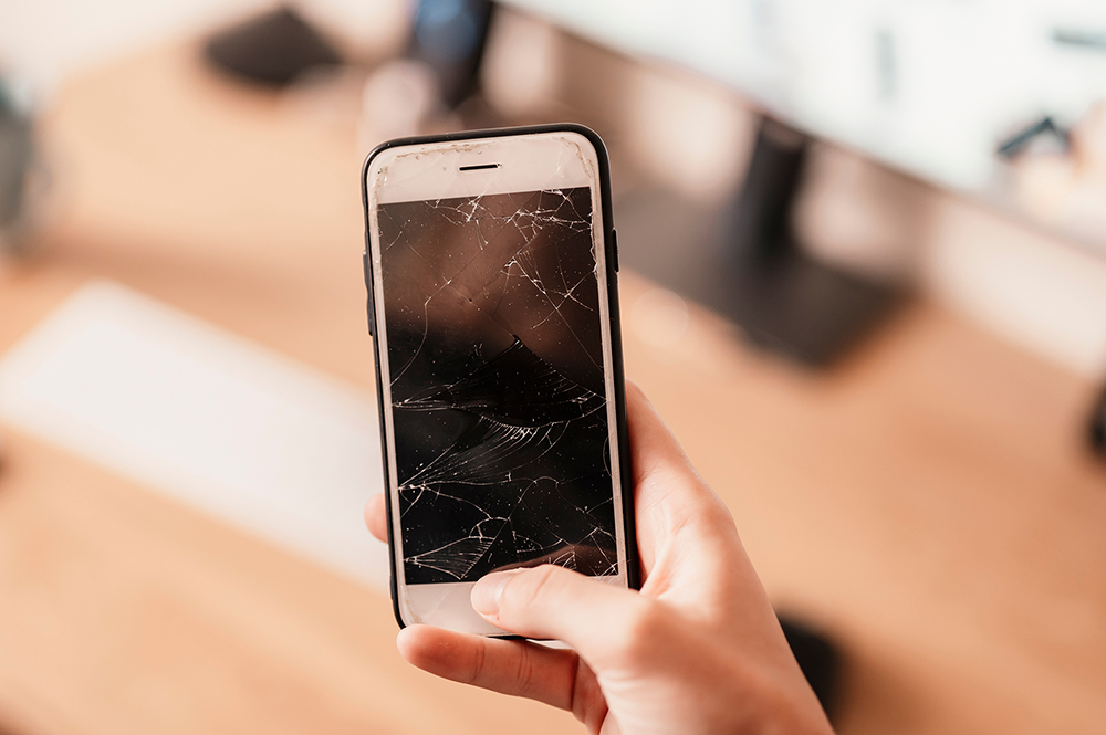 Can a Cracked Phone Screen Get Worse? - The Repair Depot